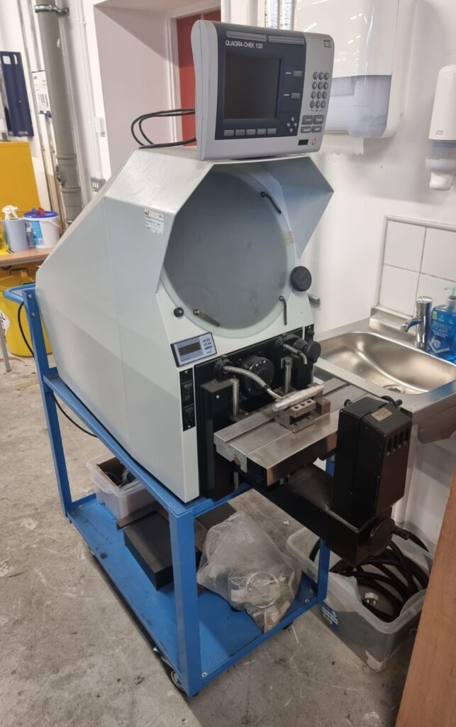 SOLD / Baty R14 XL Shadowgraph | Chiviott - Used Machine Tools